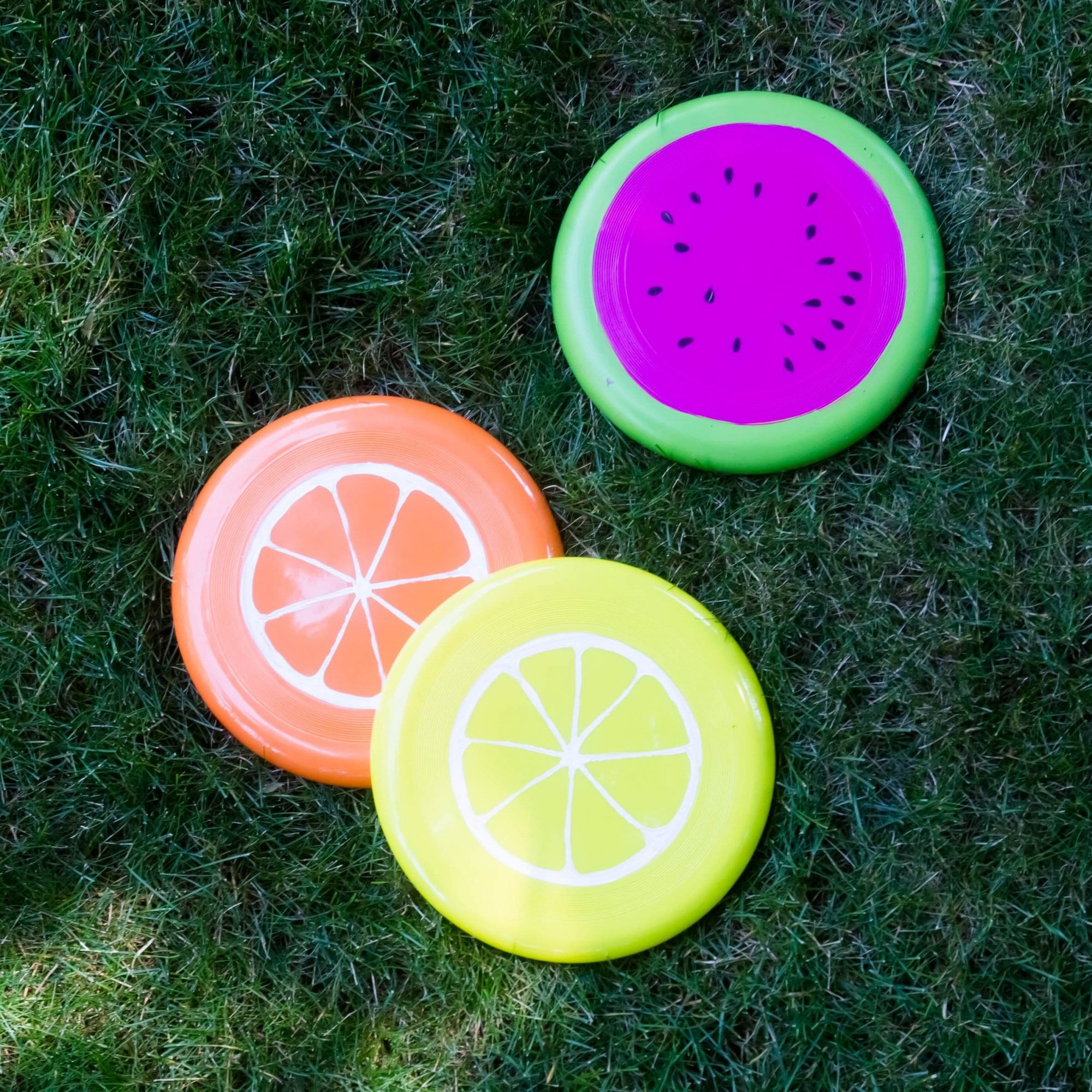 Fruit Frisbees: A few swipes of paint (or Sharpie ink) turn frisbees ...